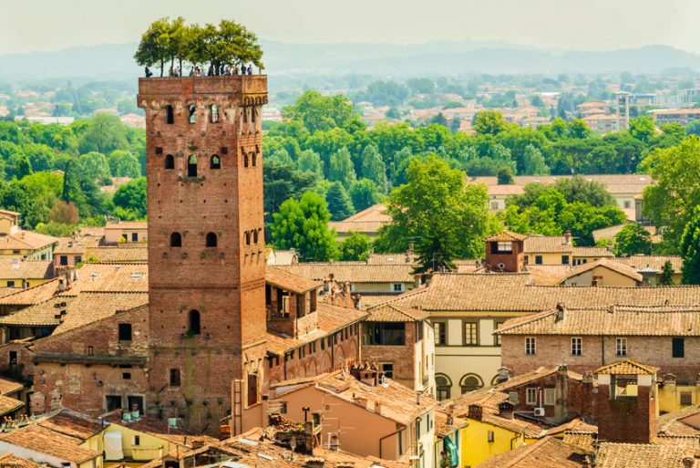 Lucca: cosa vedere, come arrivare, e dove dormire nella città toscana
