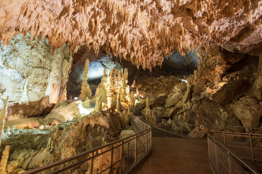 Grotte di Frasassi: dove si trovano, cosa vedere, orari e prezzi